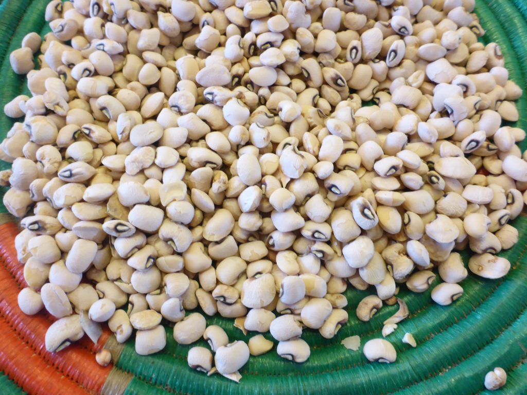 Namibian Peeled Black-eyed Bean Puree (Oshingali) (VIDEO) - Ester kocht