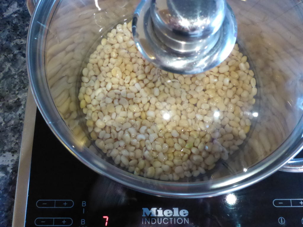 Namibian Peeled Black-eyed Bean Puree (Oshingali) (VIDEO) - Ester kocht