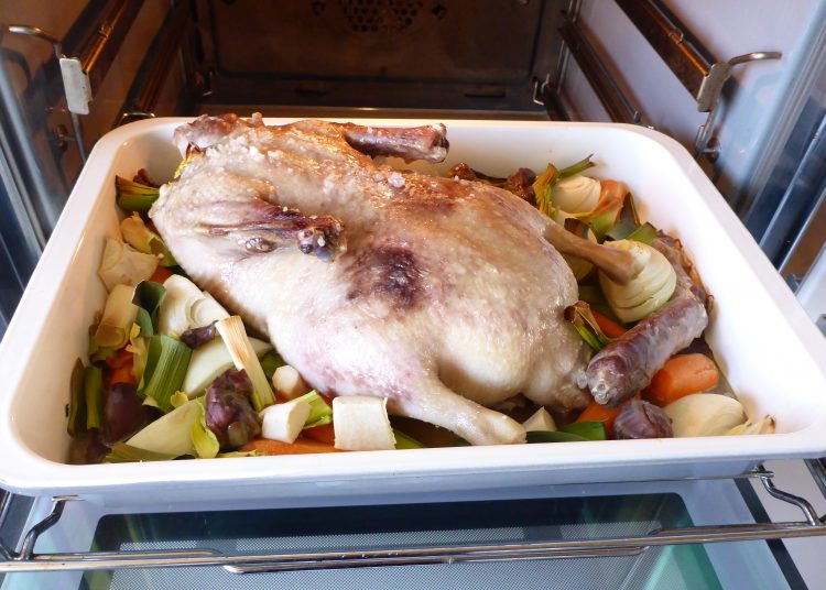 German Roasted Duck and Gravy Recipe - Ester kocht