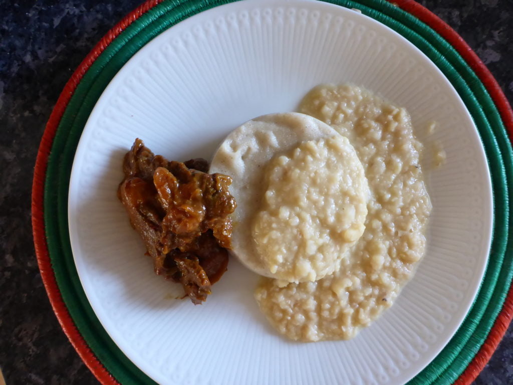 Oshingali (namibische Schwarzaugenbohnen Sauce) - Ester kocht