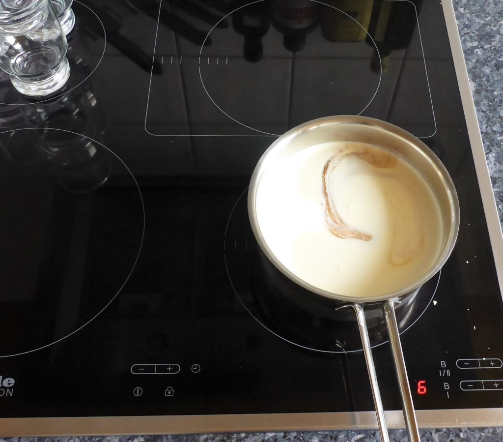 Panna cotta with berry sauce - Ester kocht