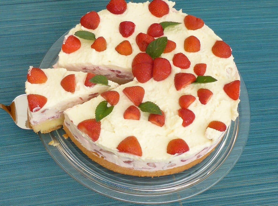German Strawberry Cream Cake - Ester kocht
