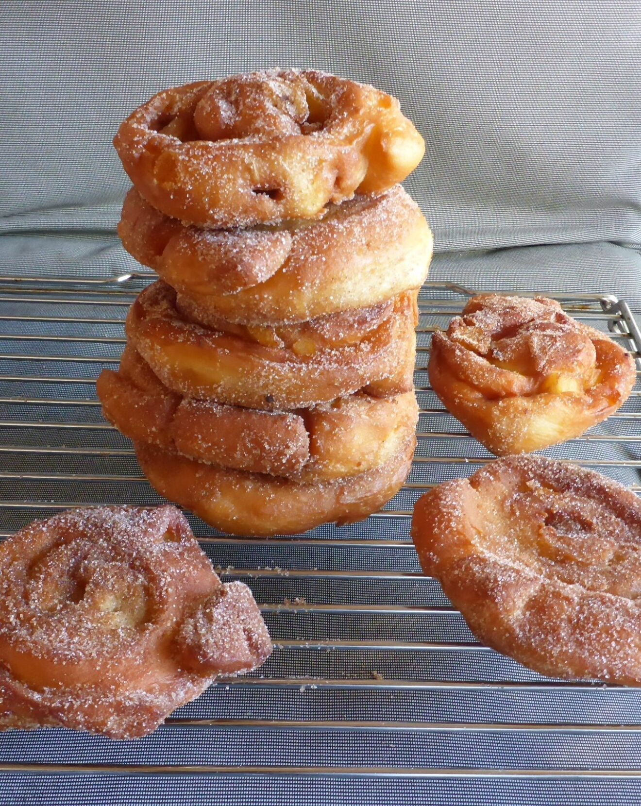 Perfect German Apple Doughnuts (Apfelkrapfen) - Ester kocht
