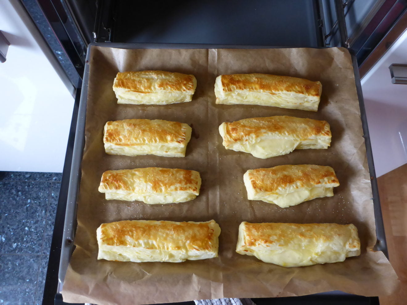 Puff Pastry Cheesecake Pockets - Ester kocht