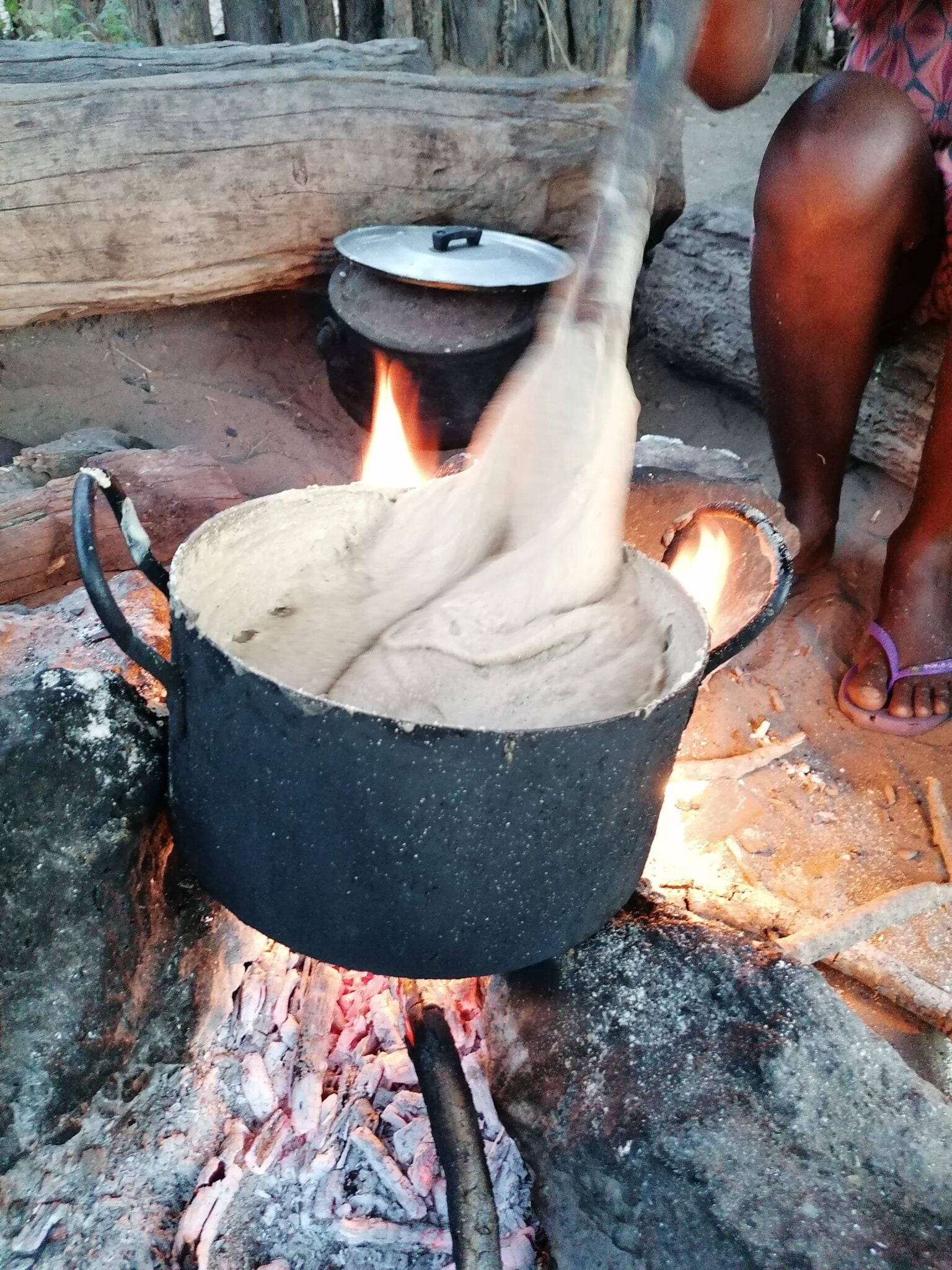 Oshifima (Namibischer Hirsebrei) - Ester kocht
