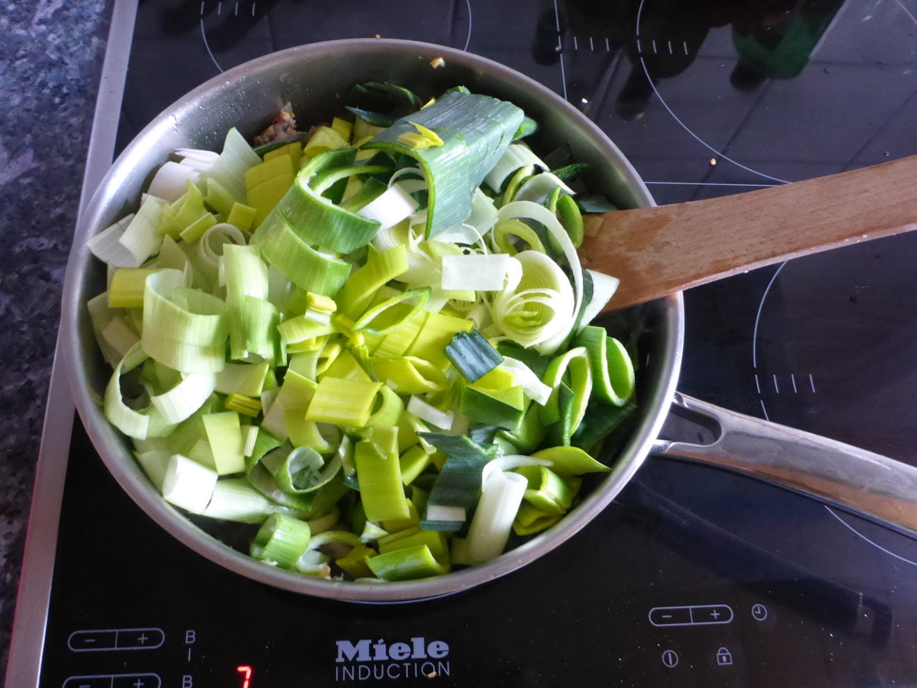 German Cheese And Leek Soup With Ground Pork - Ester kocht