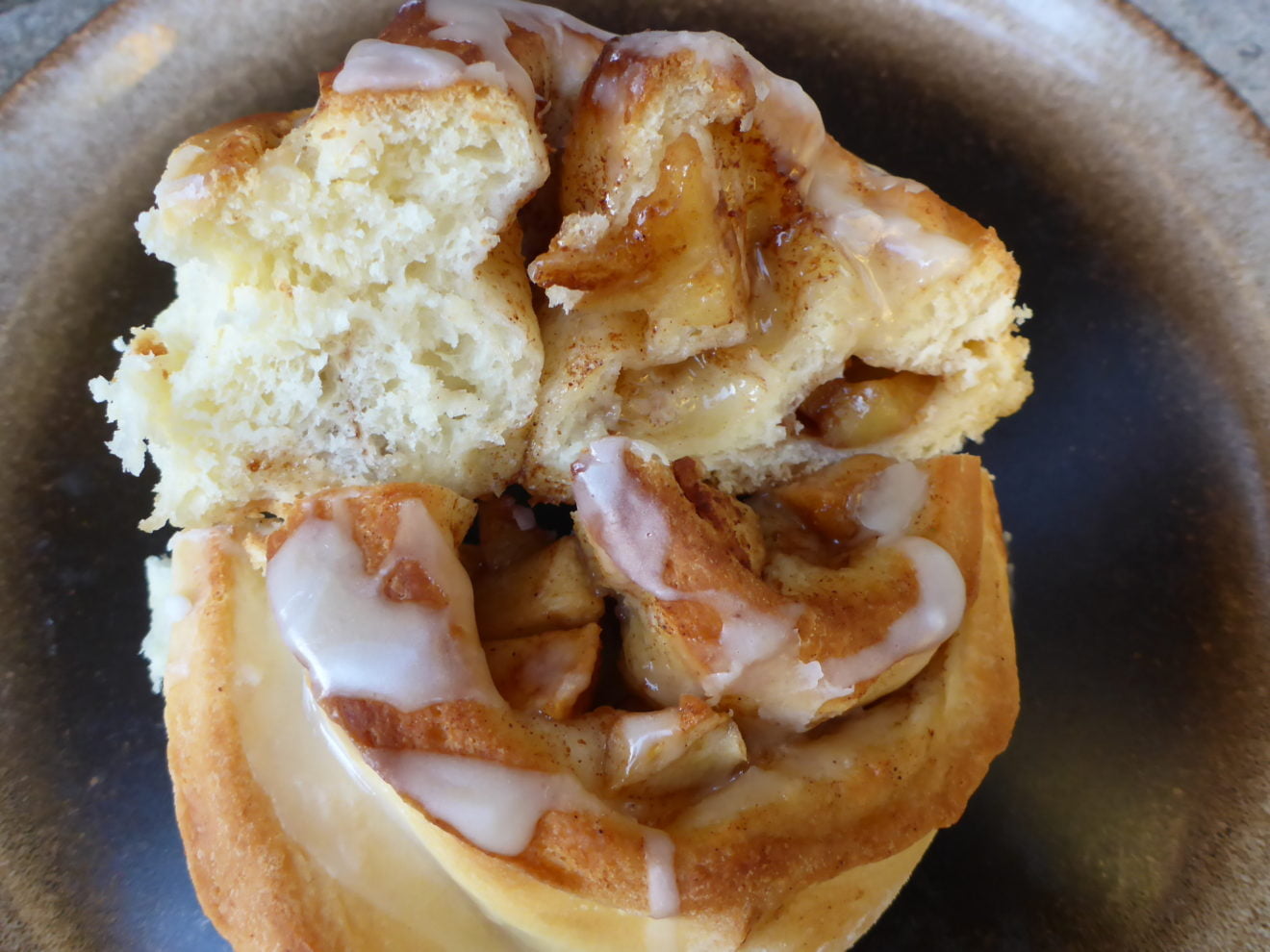 Cinnamon Rolls With Apple Pie Filling - Ester kocht