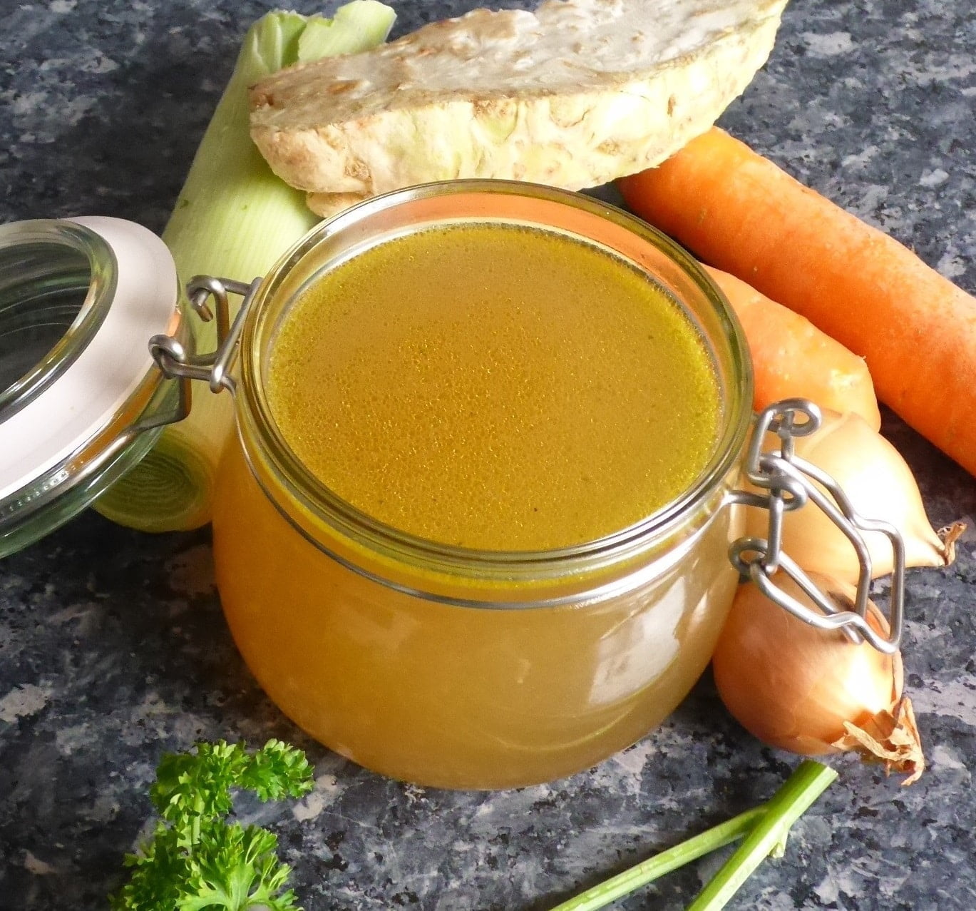 Easy Homemade Vegetable Stock - Ester kocht