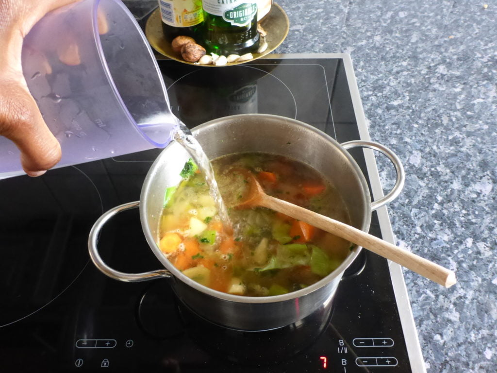 Easy Homemade Vegetable Stock - Ester kocht