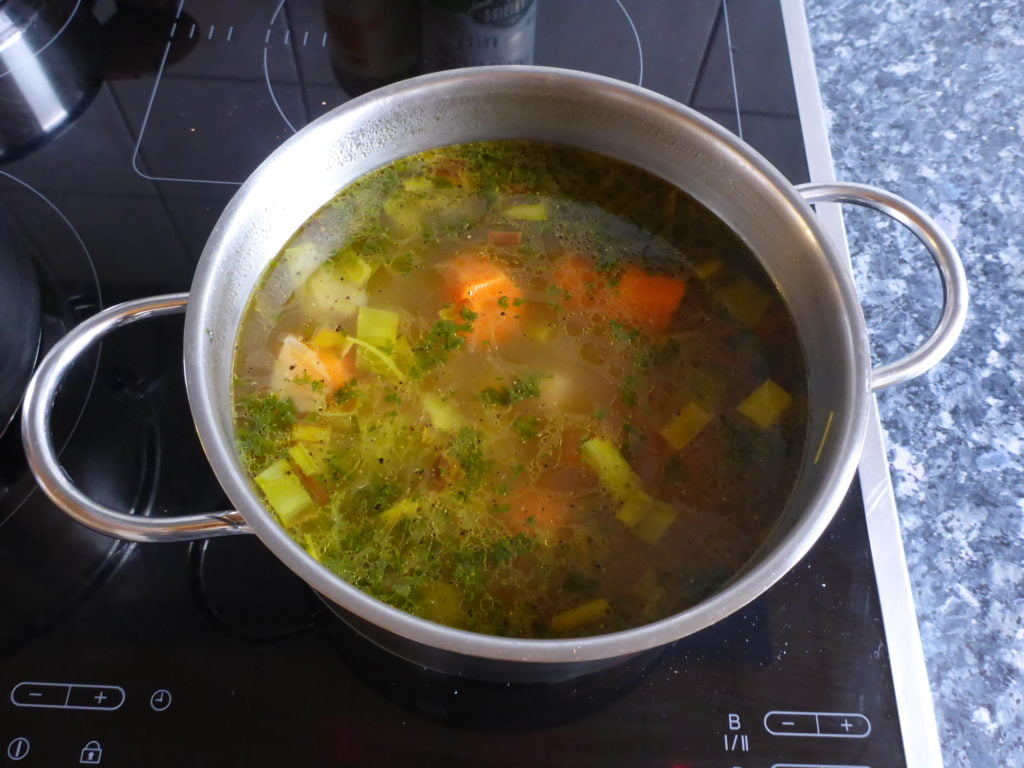 Easy Homemade Vegetable Stock - Ester kocht