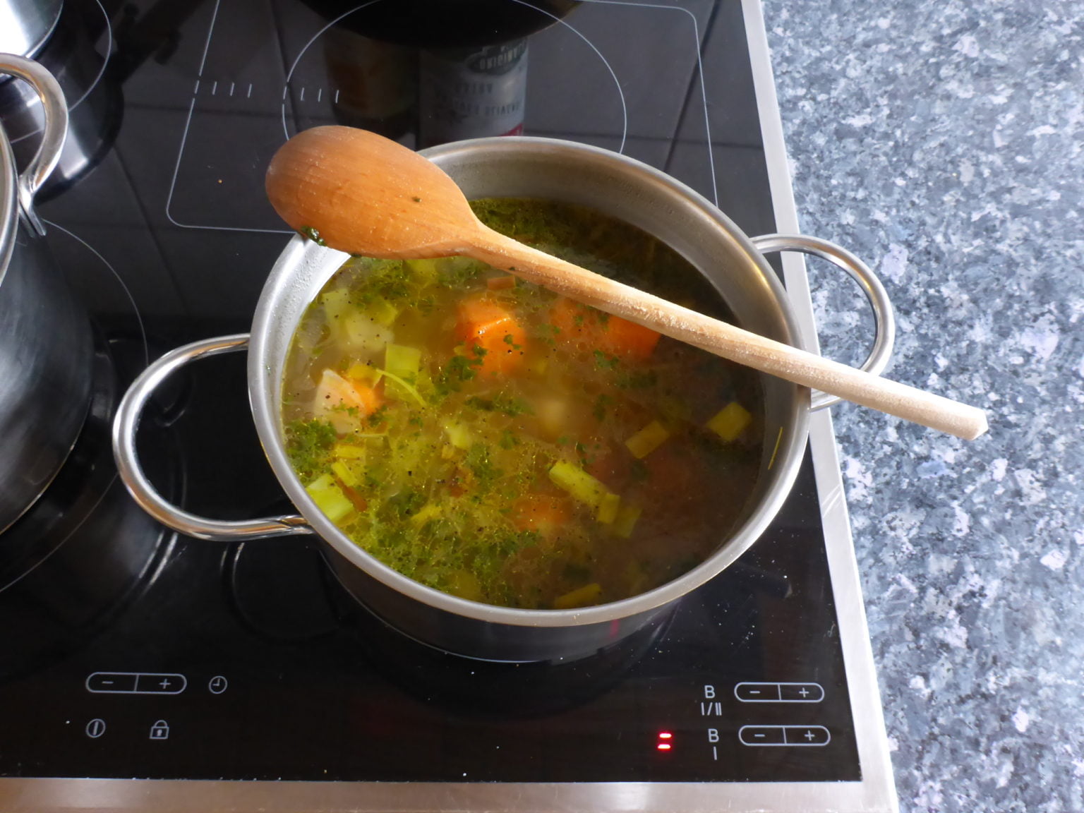 Easy Homemade Vegetable Stock - Ester kocht