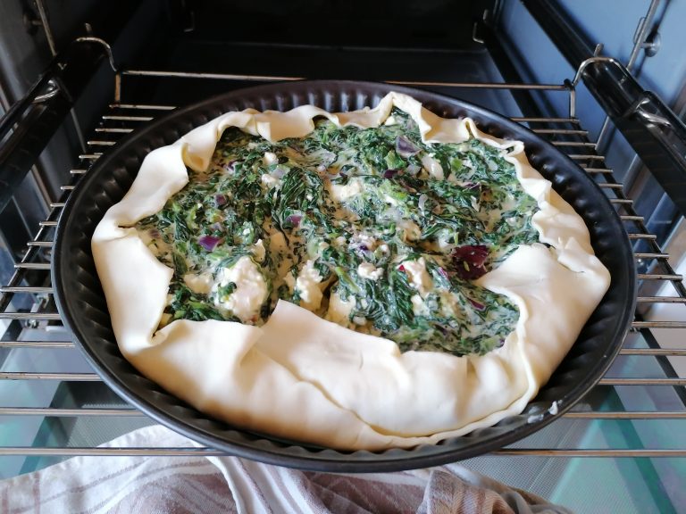 Spinach And Feta Quiche With Puff Pastry - Ester kocht