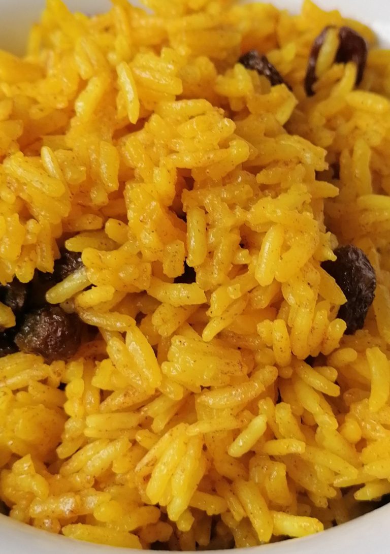 Authentic South African Yellow Rice with Raisins (Geelrys) - Ester kocht