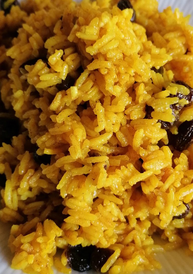 Authentic South African Yellow Rice with Raisins (Geelrys) - Ester kocht