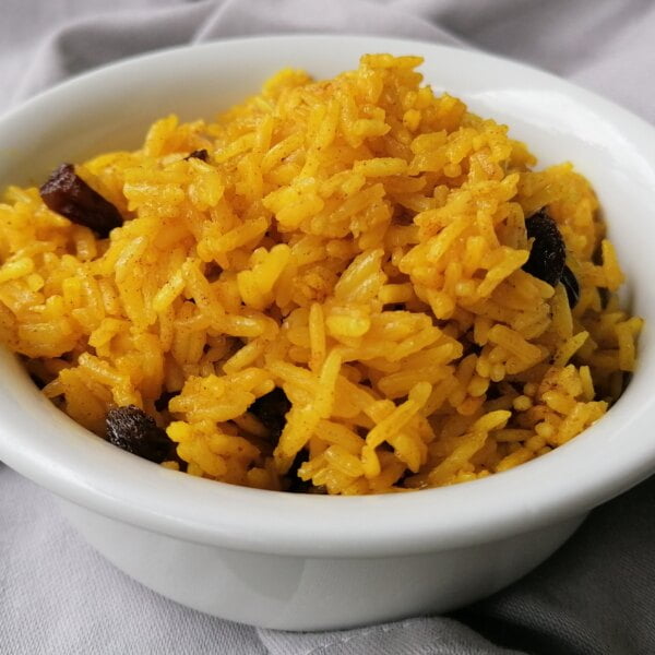 Authentic South African Yellow Rice with Raisins (Geelrys) - Ester kocht