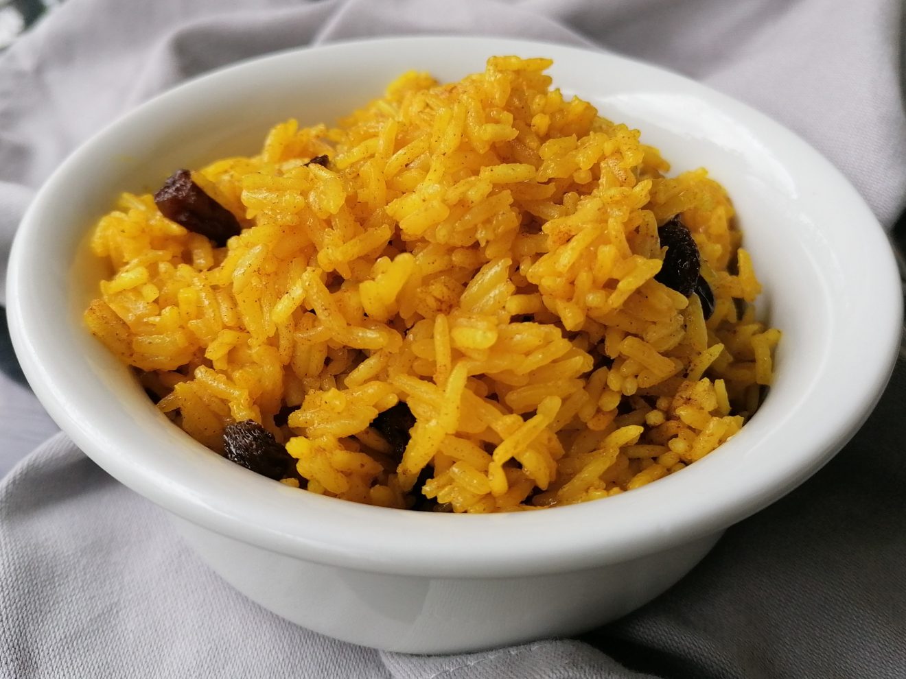 Südafrikanischer Gelber Reis mit Rosinen (Geelrys) - Ester kocht