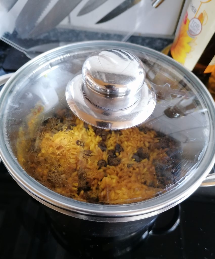 Authentic South African Yellow Rice with Raisins (Geelrys) - Ester kocht