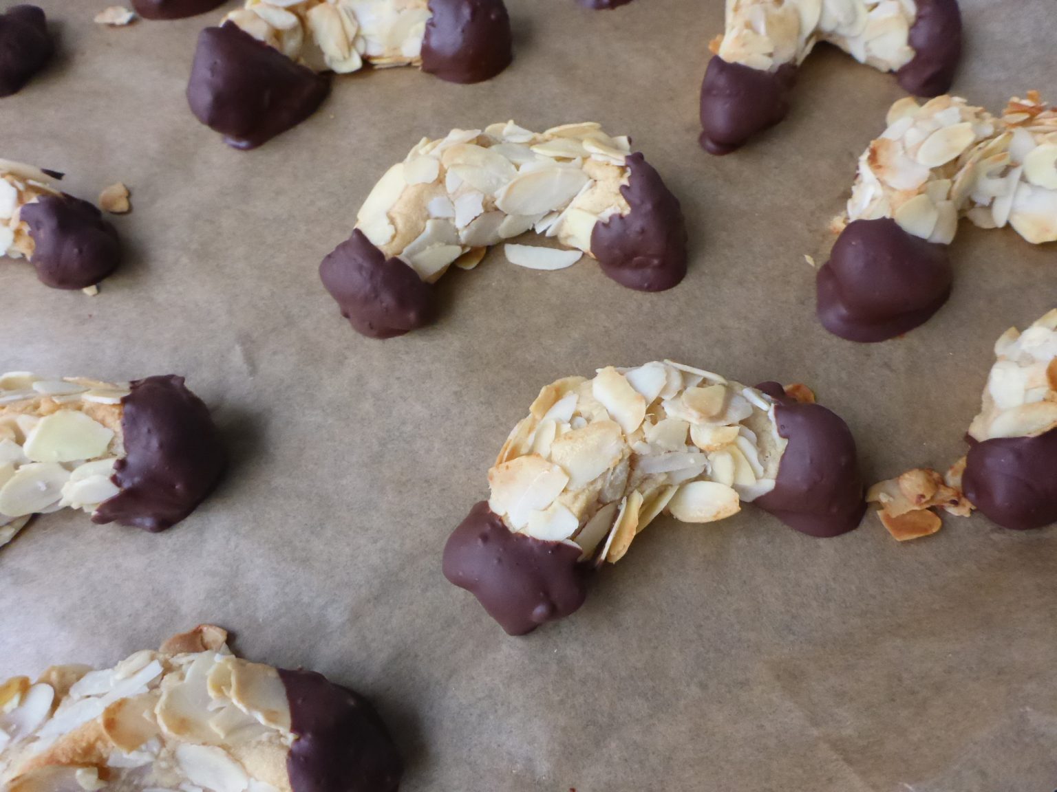 German Almond Horn Cookies (Mandelhörnchen) - Ester kocht