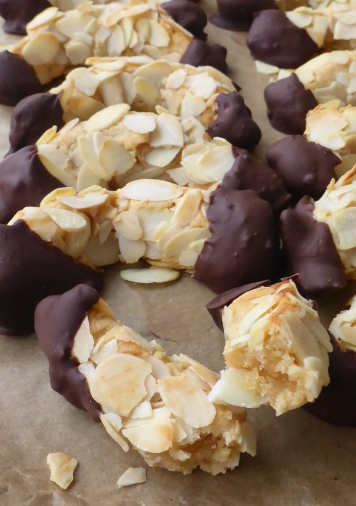 German Almond Horn Cookies (Mandelhörnchen) - Ester kocht