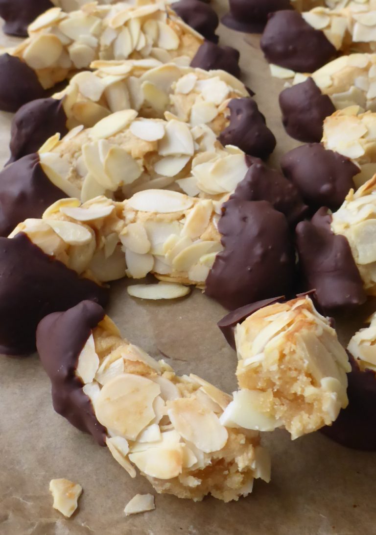 German Almond Horn Cookies (Mandelhörnchen) - Ester kocht