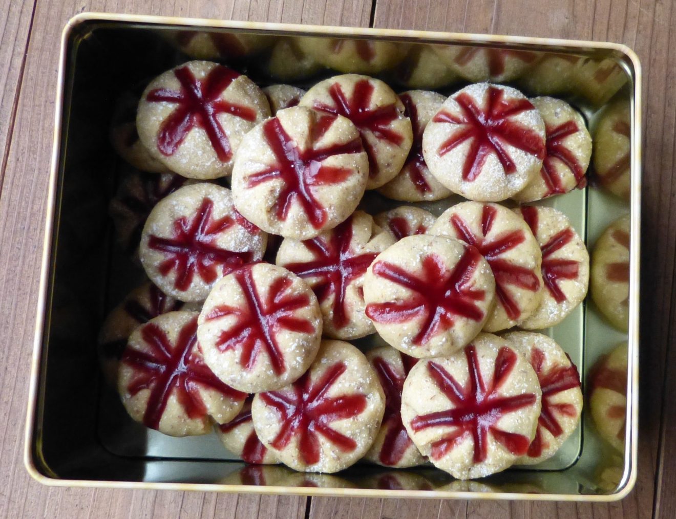 Easy Christmas cookies to make with kids: German jam – filled ...