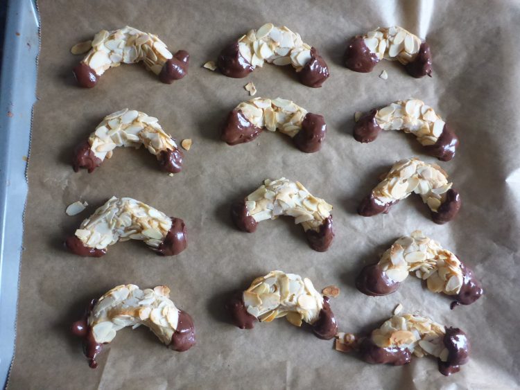 German Almond Horn Cookies (Mandelhörnchen) - Ester kocht