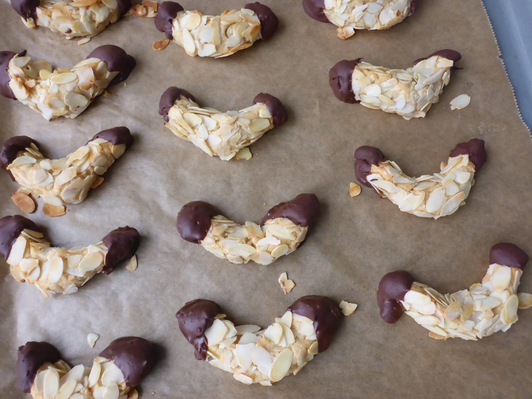 German Almond Horn Cookies (Mandelhörnchen) - Ester kocht