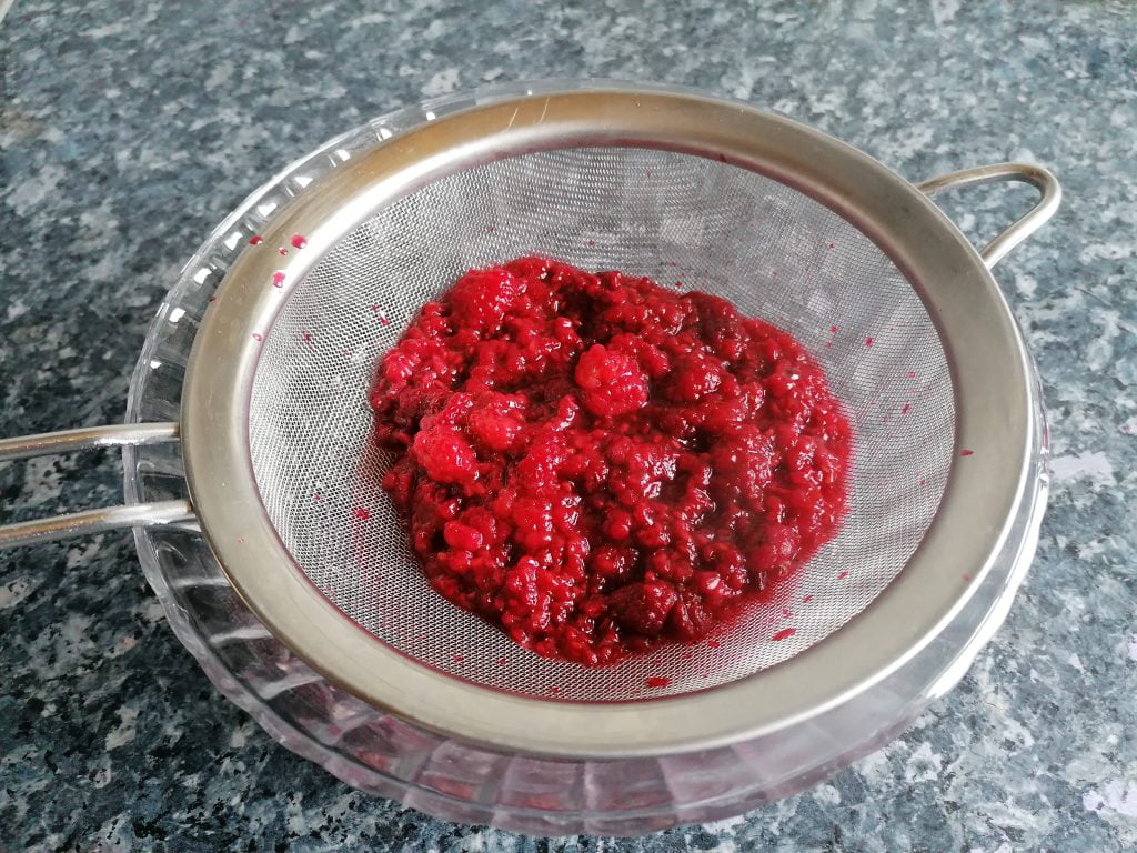 No Bake Raspberry Cheesecake Cups - Ester kocht