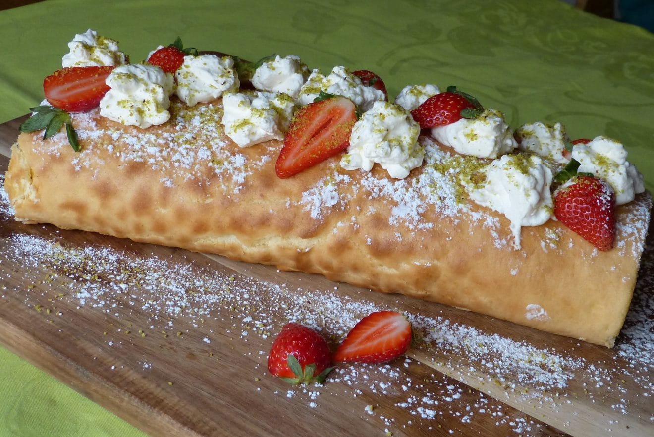 Erdbeerrolle selber machen - Ester kocht