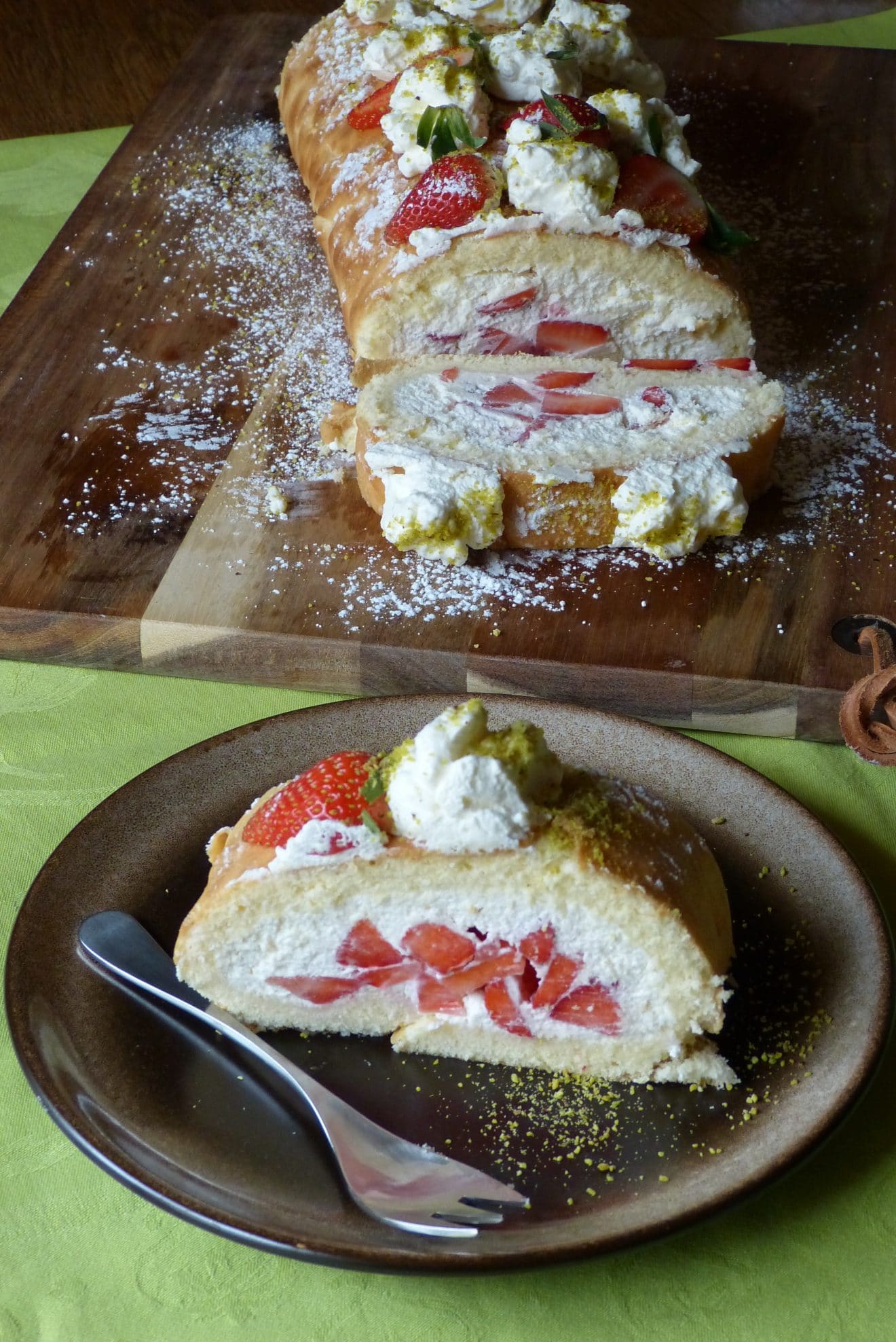German Strawberry Cream Roll (Erdbeerrolle) - Ester kocht