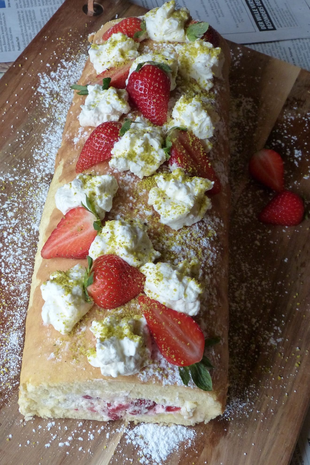 German Strawberry Cream Roll (Erdbeerrolle) - Ester kocht