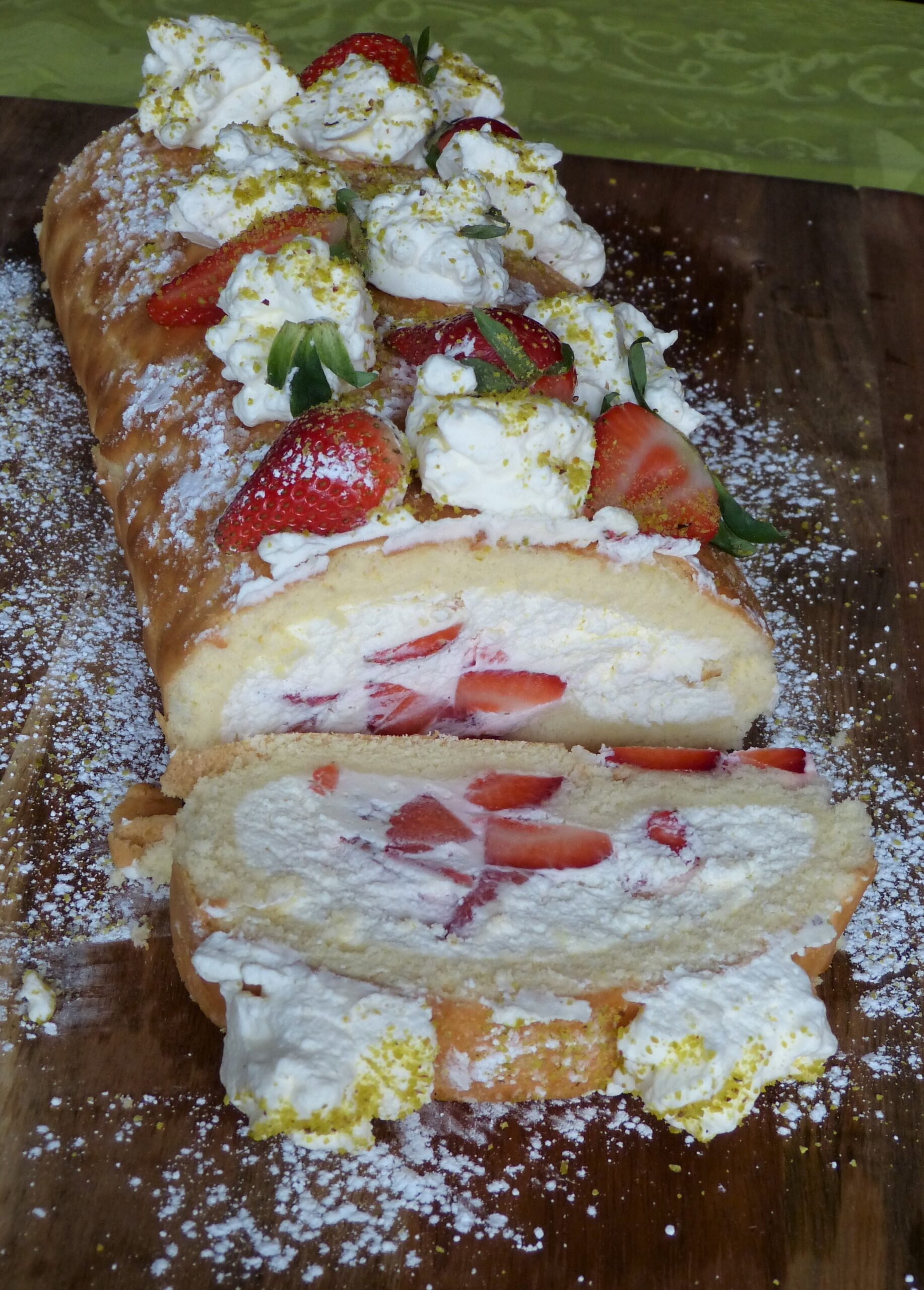 German Strawberry Cream Roll (Erdbeerrolle) - Ester kocht