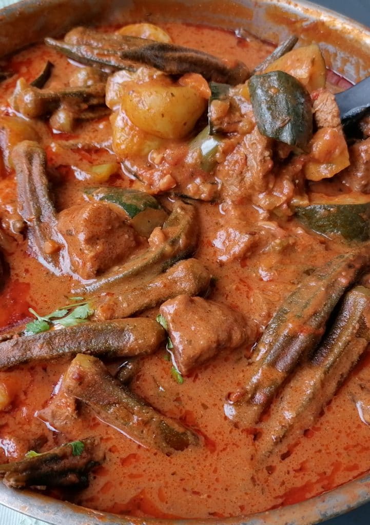 Senegaleischer Erdnusseintopf (Mafe) mit Rindfleisch - Ester kocht