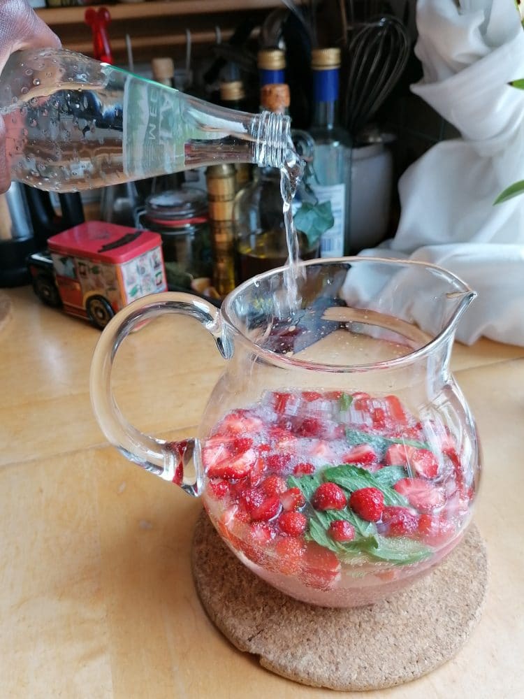 German Sparkling Strawberry Punch Non Alcoholic - Ester kocht