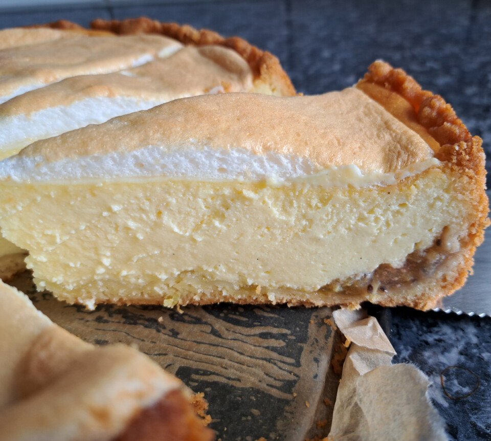German Gooseberry Cheesecake With Meringue Topping - Ester kocht