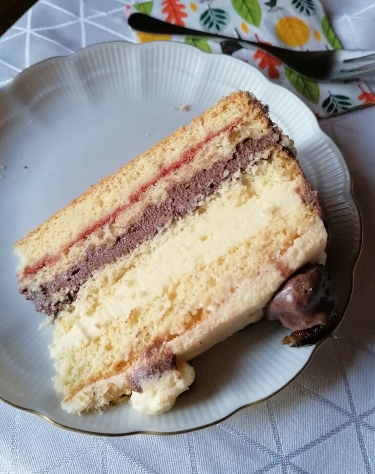 Omas Buttercreme Torte mit Pudding und Marmelade - Ester kocht