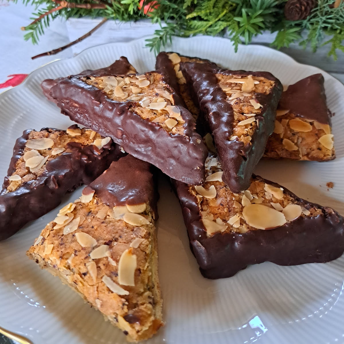 German Nut Corners (Nussecken) - Ester kocht