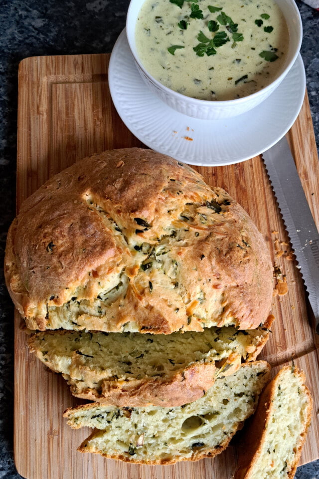 Cheesy Wild garlic bread Recipe Without Yeast - Ester kocht