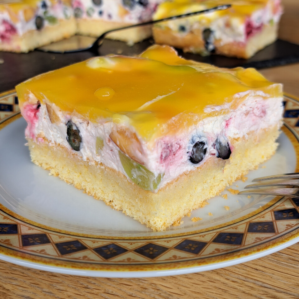 German Fresh Cream Fruit Cake - Ester kocht