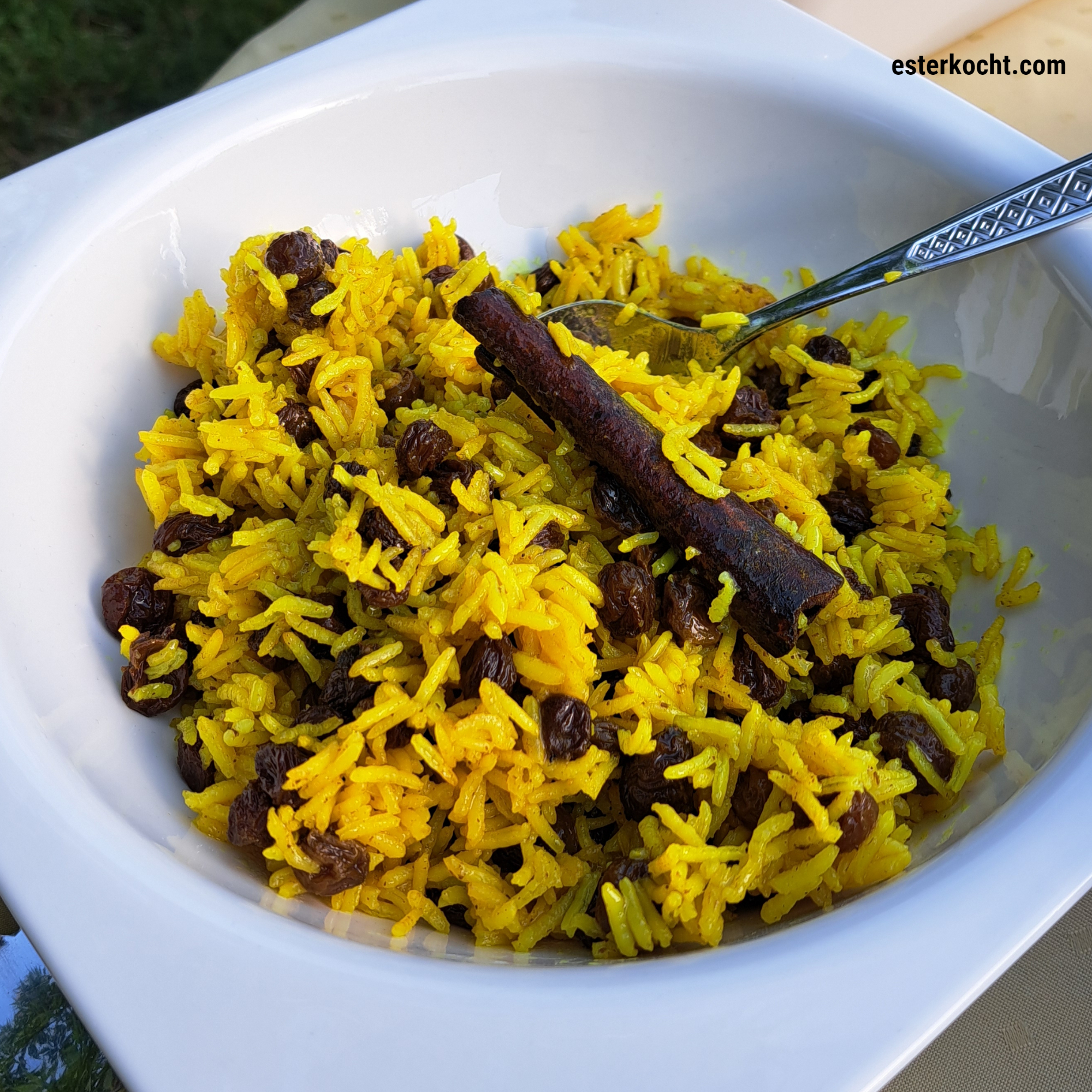 South African Curried Rice with Raisins Recipe - Ester kocht